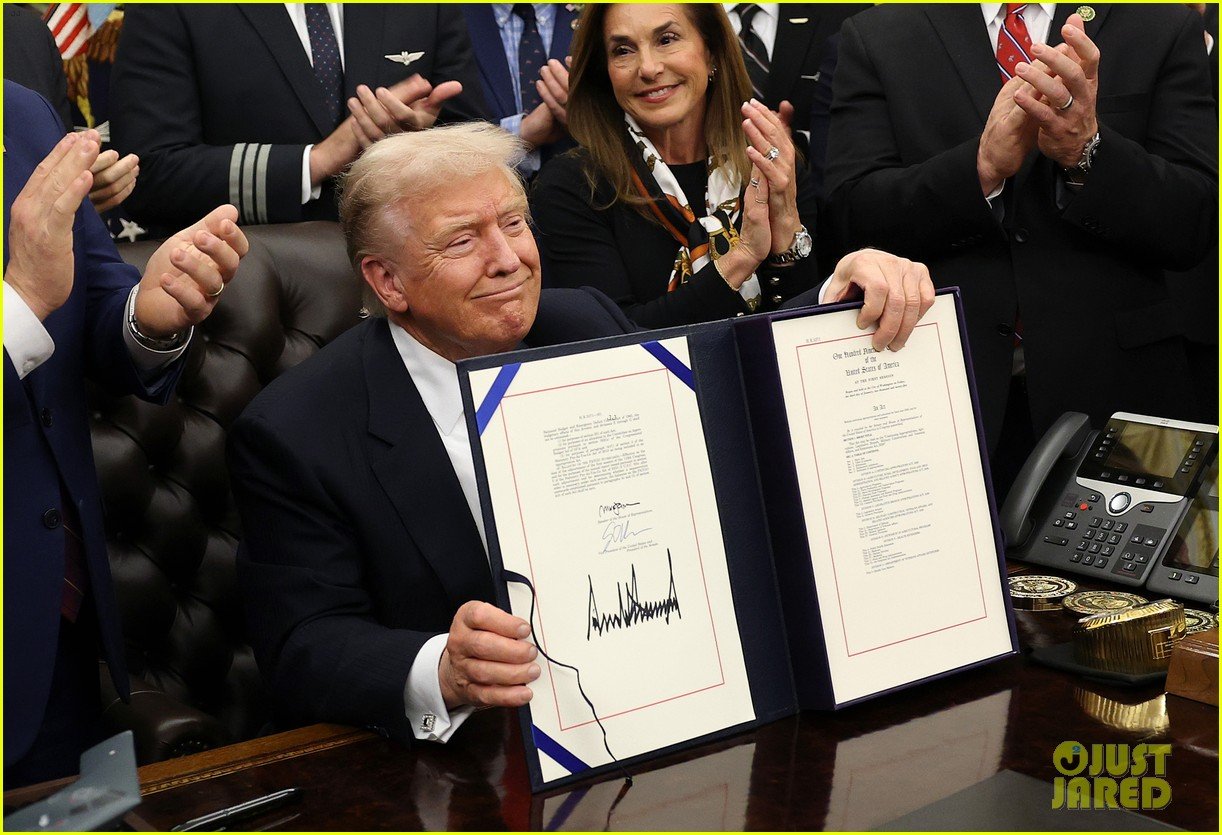 Trump Signs Bill to End Longest Government Shutdown in U.S. History ...