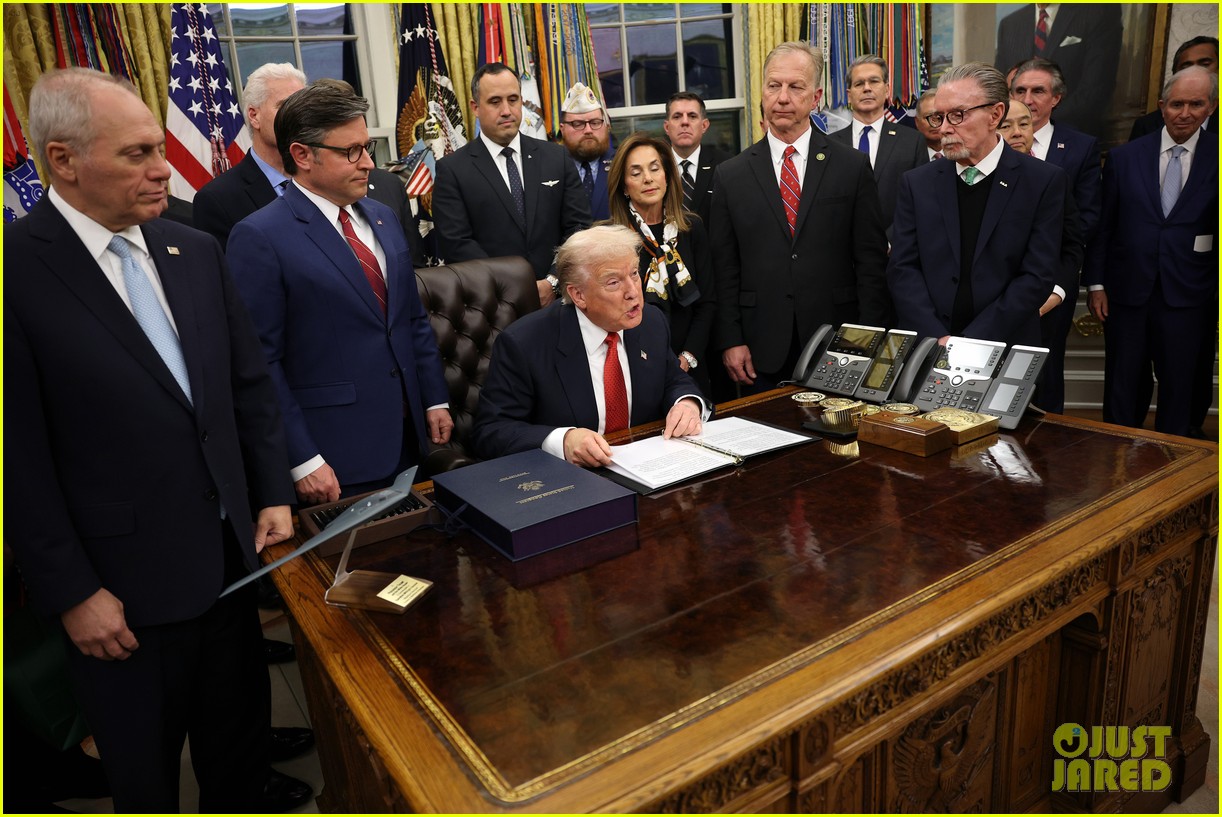 Trump Signs Bill to End Longest Government Shutdown in U.S. History ...