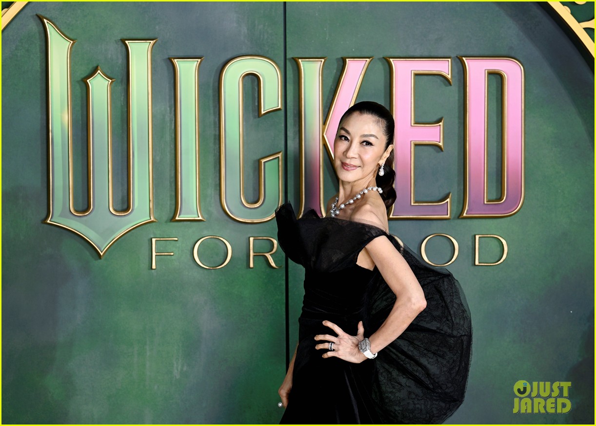 Cynthia Erivo & Ariana Grande Hold Hands at 'Wicked: For Good' Premiere ...