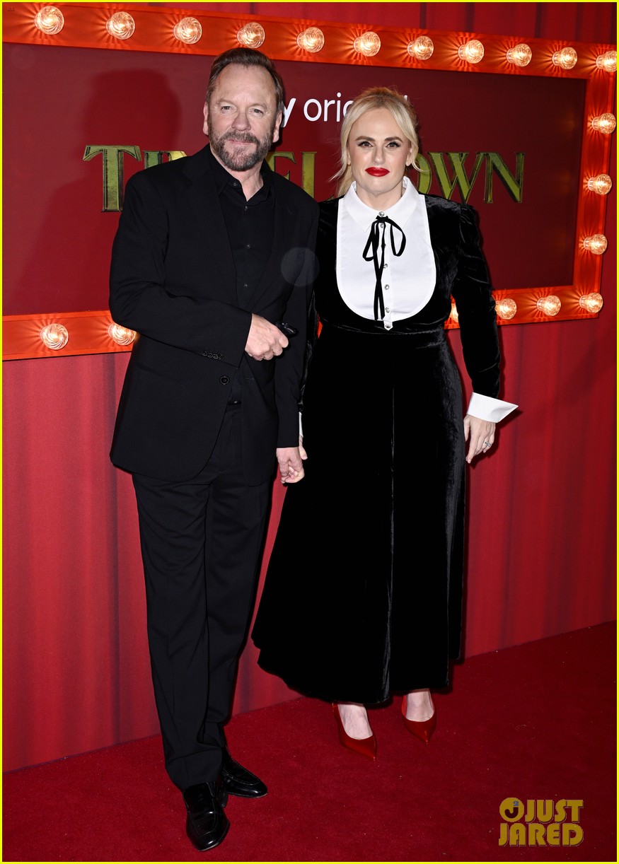 Rebel Wilson Premieres New Christmas Movie in London with Kiefer ...