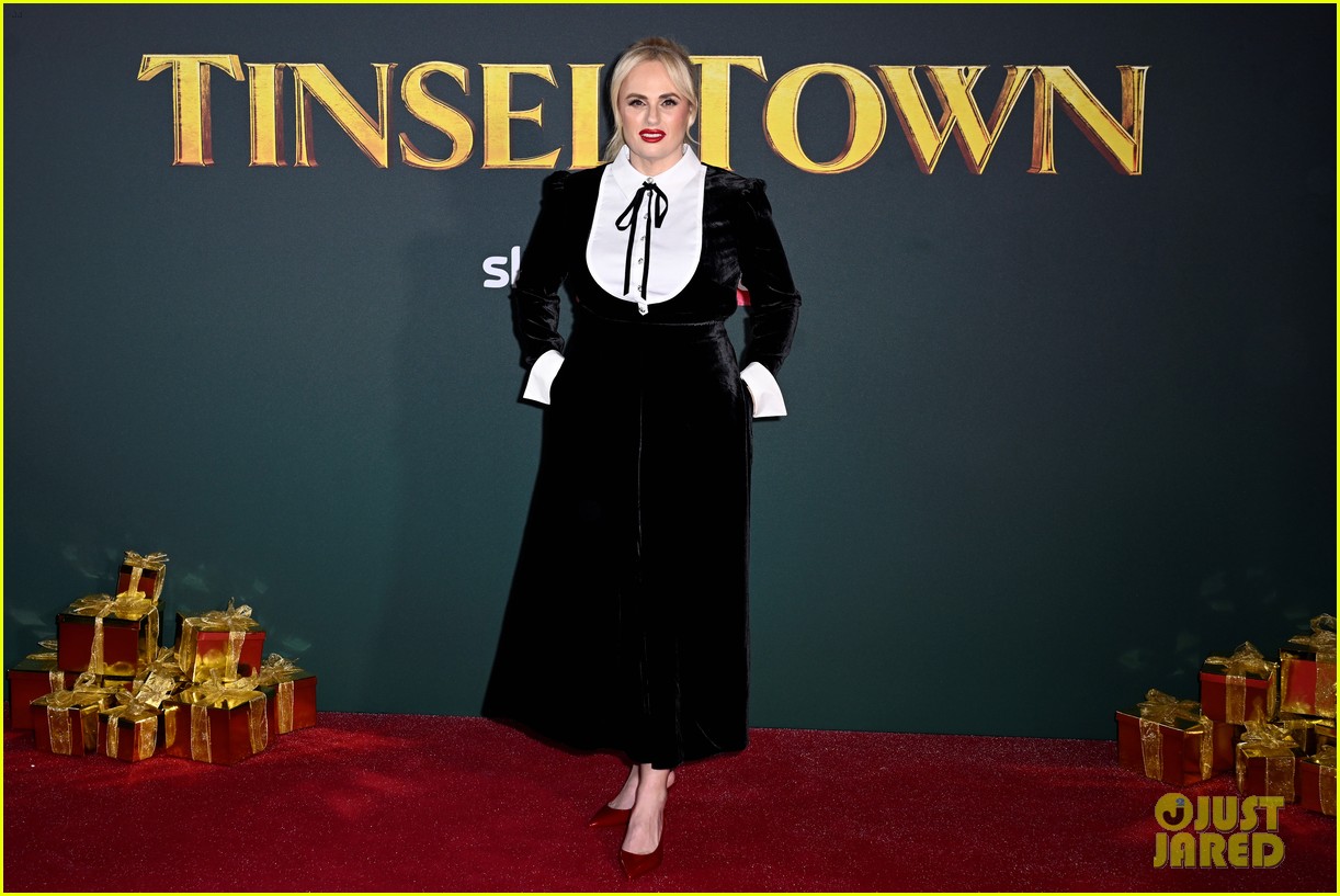 Rebel Wilson Premieres New Christmas Movie in London with Kiefer ...