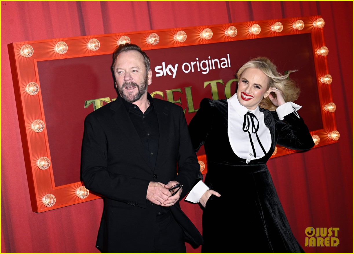Rebel Wilson Premieres New Christmas Movie in London with Kiefer ...