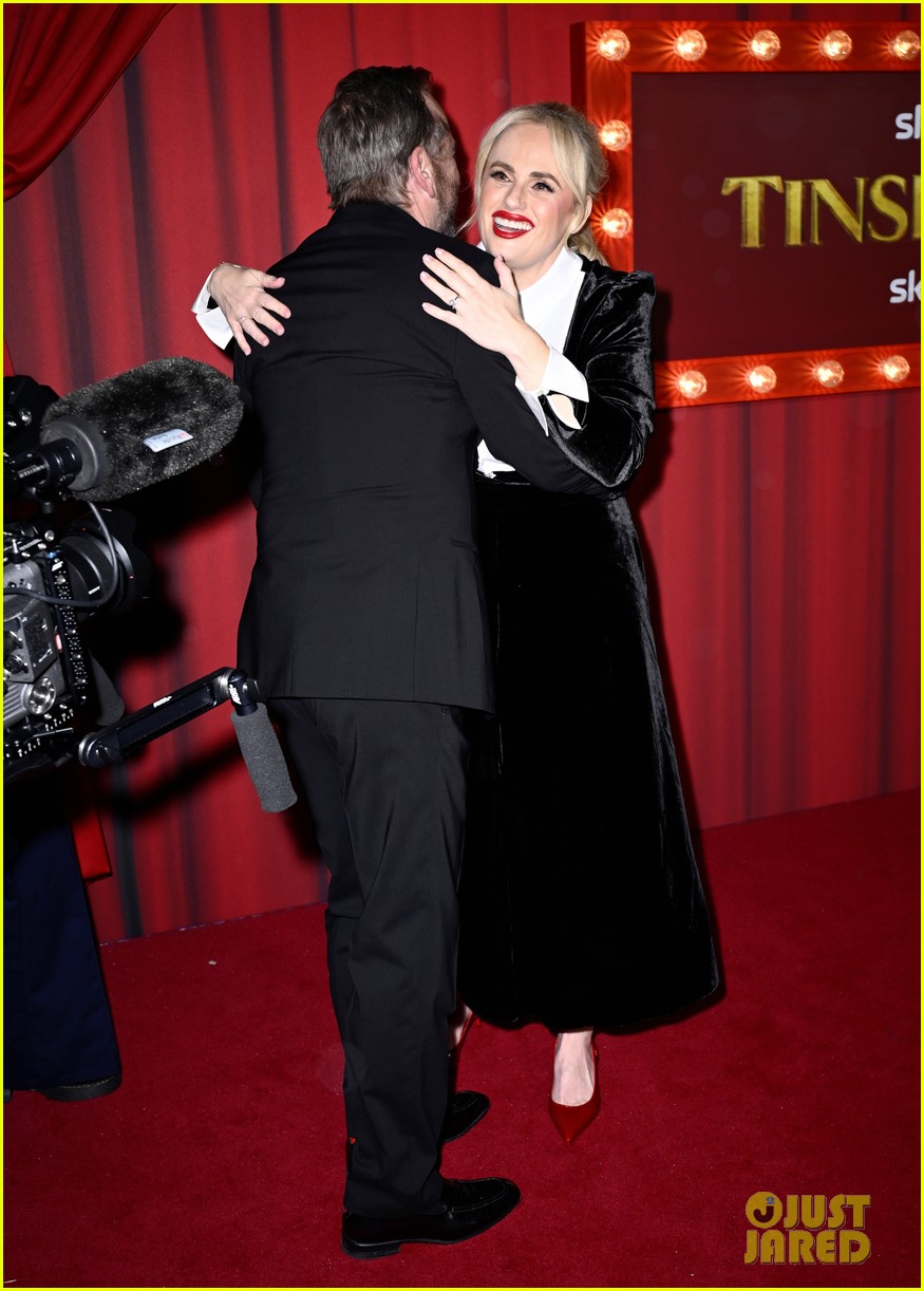 Rebel Wilson Premieres New Christmas Movie in London with Kiefer ...