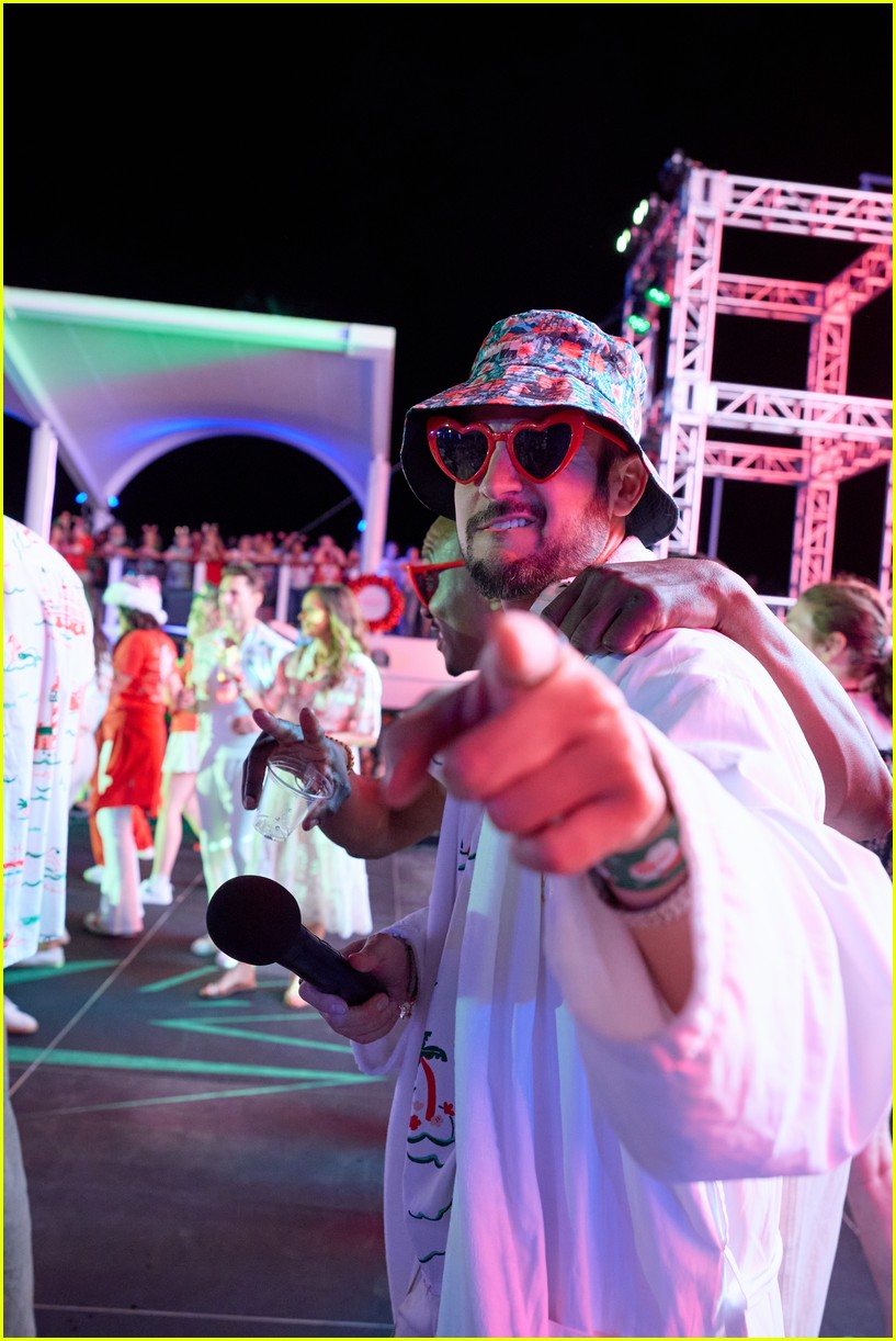 Hallmark Channel Premiered the Christmas Movie 'Three Wisest Men' for ...