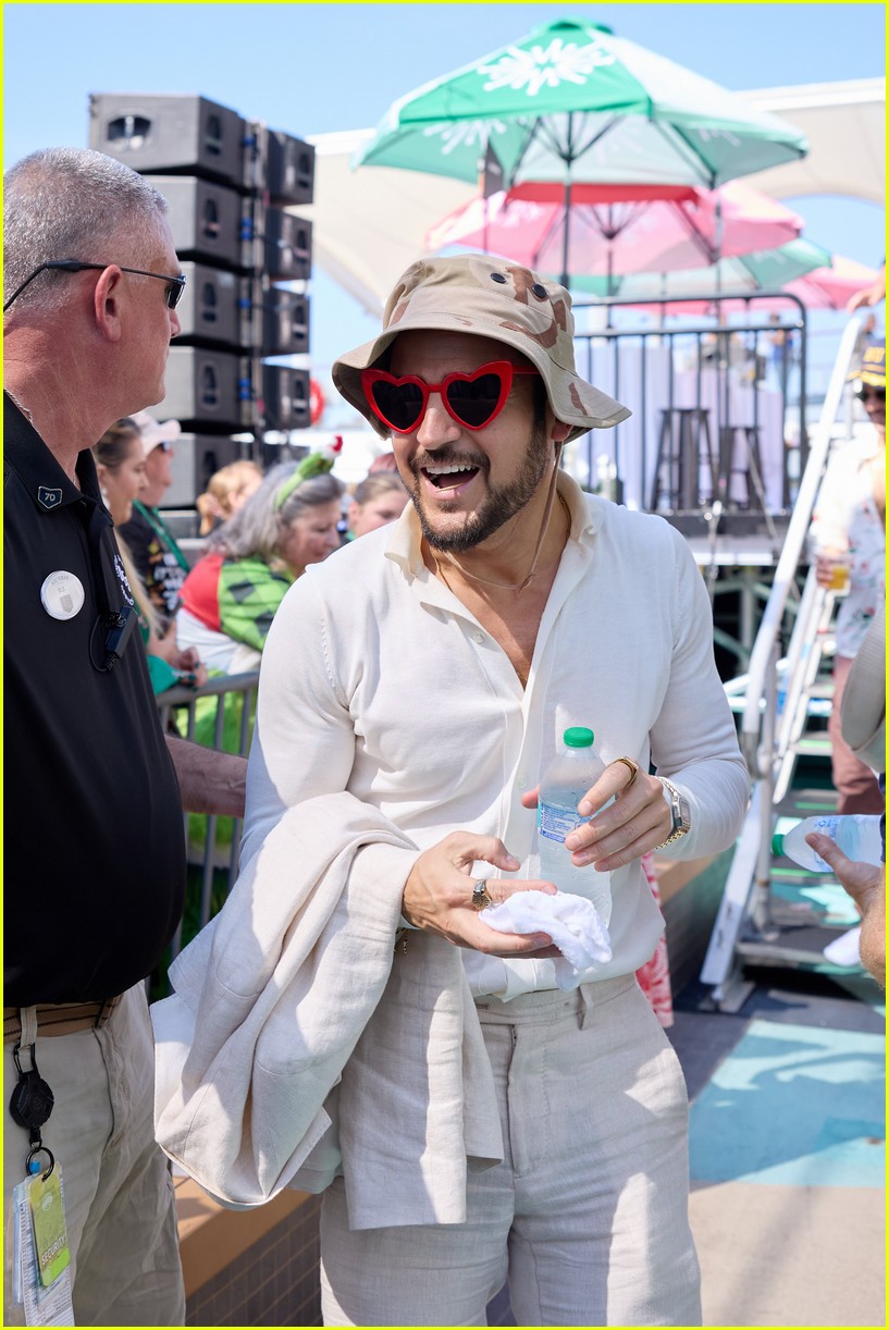 Hallmark Channel Premiered the Christmas Movie 'Three Wisest Men' for ...