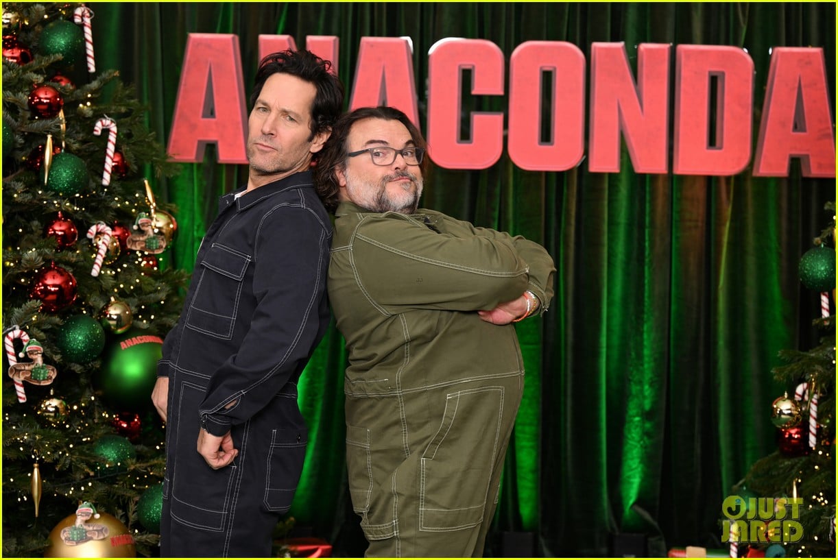 Jack Black & Paul Rudd Coordinate in Jumpsuits for 'Anaconda' Photocall ...