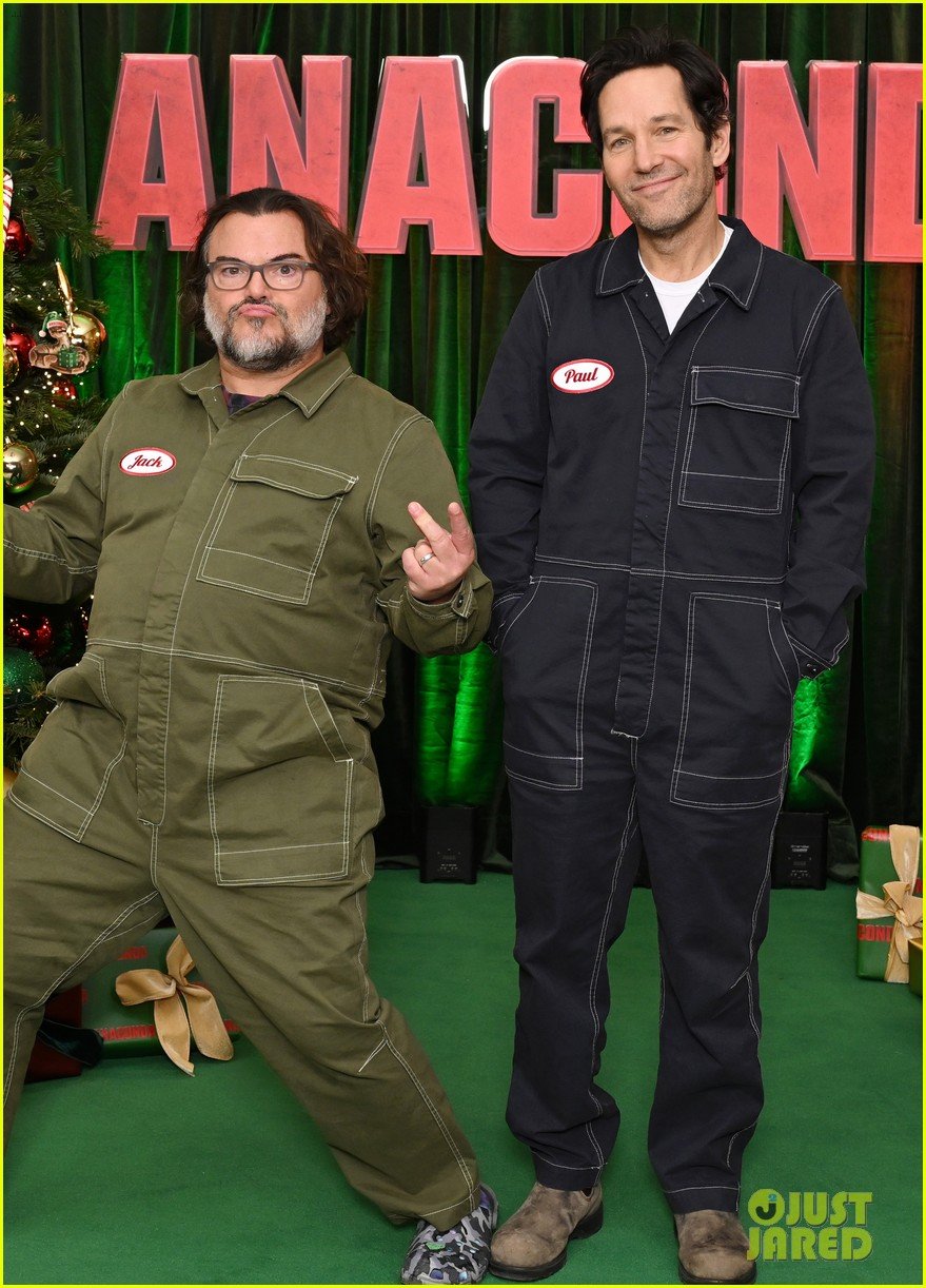Jack Black & Paul Rudd Coordinate in Jumpsuits for 'Anaconda' Photocall ...