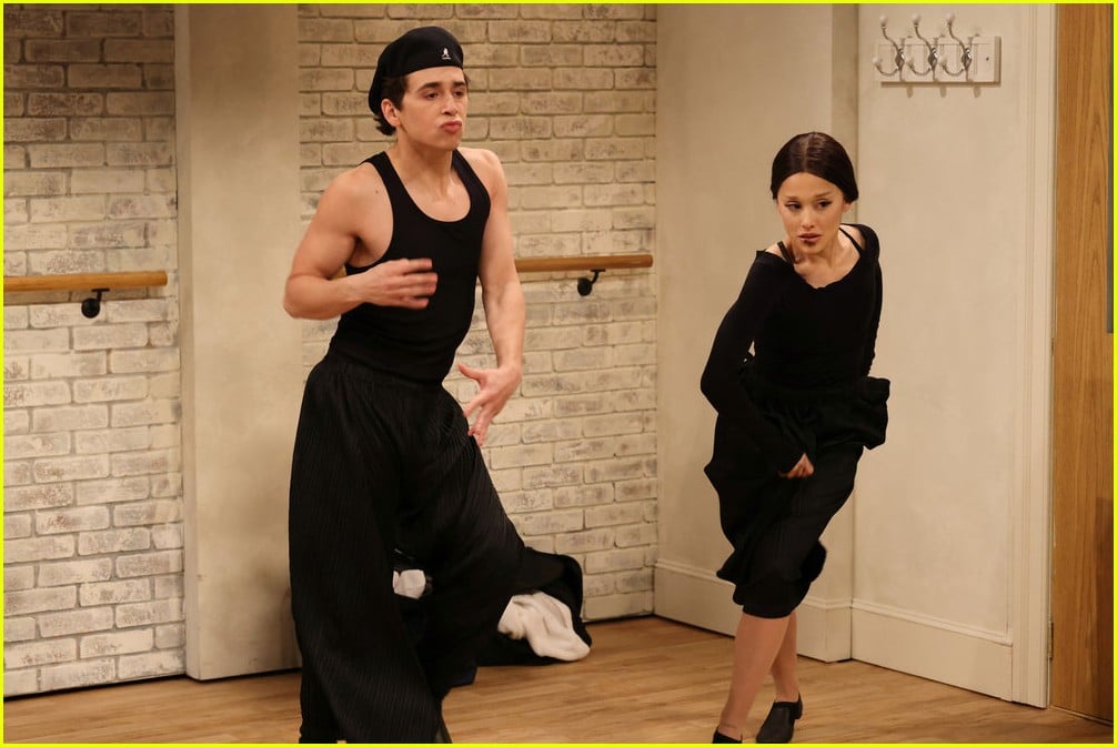 Ariana Grande Gets Backstage Support at 'SNL' From Boyfriend Ethan ...
