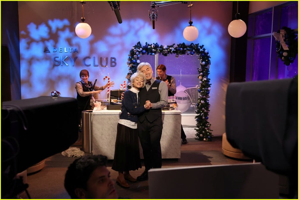 Ariana Grande Gets Backstage Support at 'SNL' From Boyfriend Ethan ...