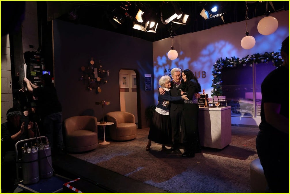 Ariana Grande Gets Backstage Support at 'SNL' From Boyfriend Ethan ...