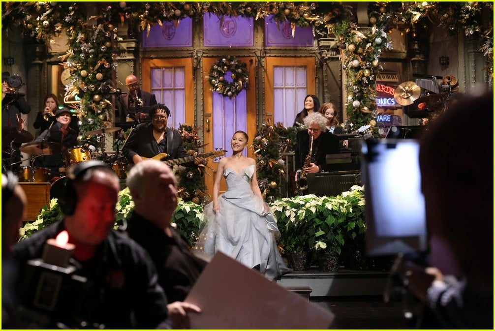Ariana Grande Gets Backstage Support at 'SNL' From Boyfriend Ethan ...