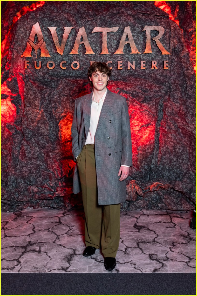 Zoe Saldaña, Sam Worthington & More Continue 'Avatar: Fire & Ash' Global Press Tour at 3 ...