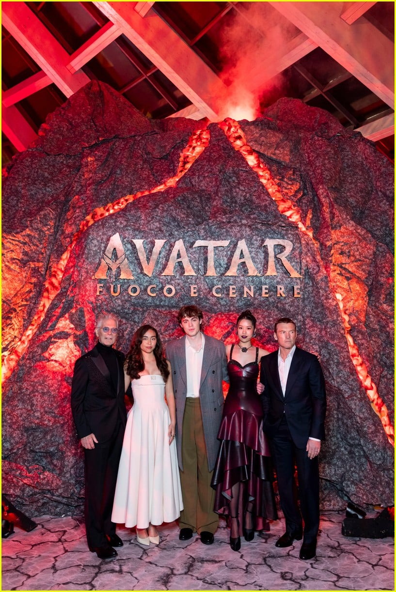 Zoe Saldaña, Sam Worthington & More Continue 'Avatar: Fire & Ash' Global Press Tour at 3 ...