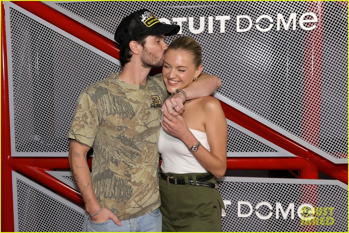 Chase Stokes & Kelsea Ballerini Officially Confirm They're Back ...