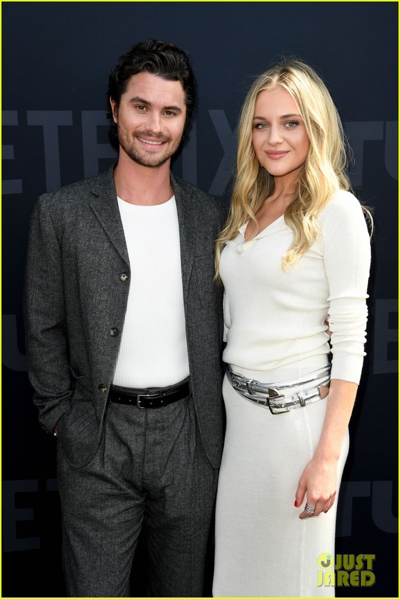 Chase Stokes & Kelsea Ballerini Officially Confirm They're Back ...