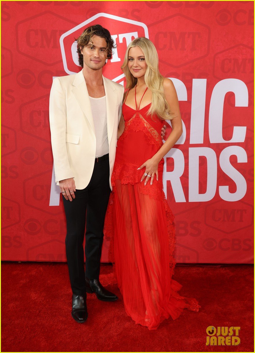 Chase Stokes & Kelsea Ballerini Officially Confirm They're Back ...