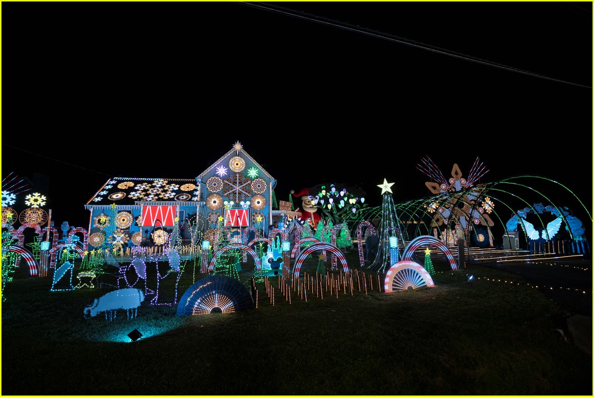 'The Great Christmas Light Fight' Season 13: Judges, Premiere Time ...