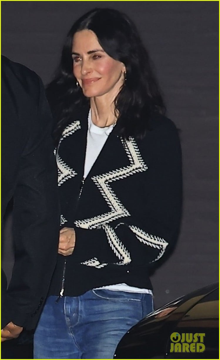 Courteney Cox Enjoys Night Out at Nobu With Friends Before the Holidays ...