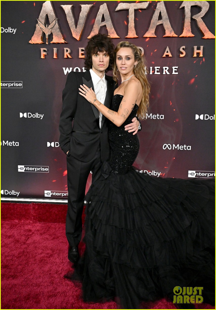 Miley Cyrus Sparks Engagement Rumors with Maxx Morando, Wears Ring on ...