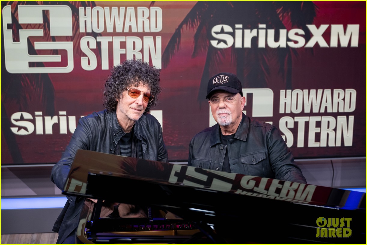Howard Stern Extends SiriusXM Deal for Another 3 Years After Months of ...