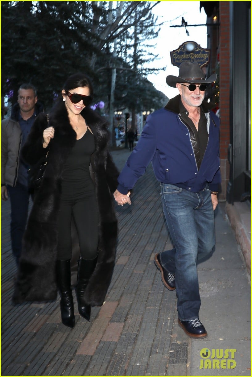 Jeff Bezos & Wife Lauren Sanchez Bezos Hold Hands While Shopping in ...