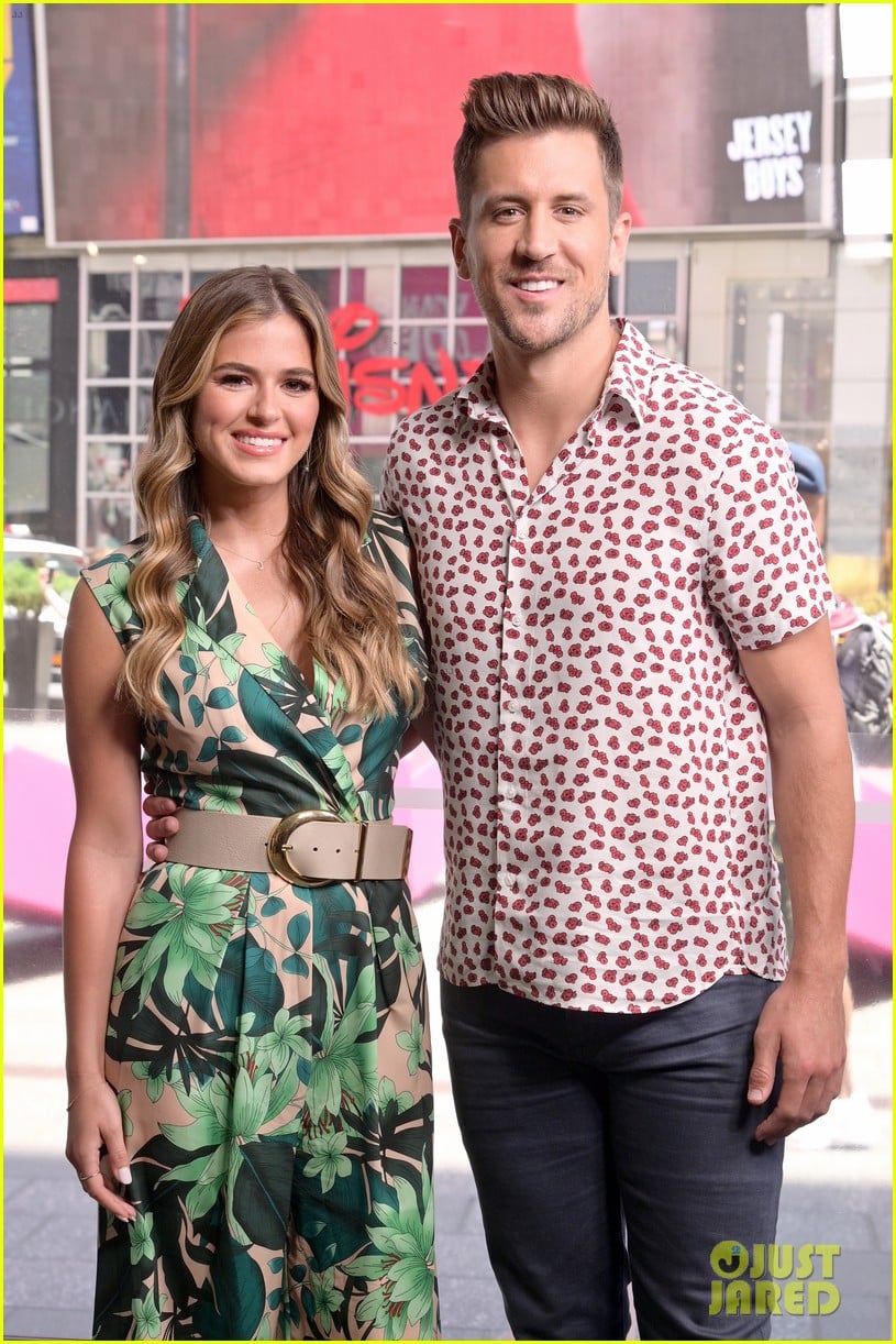 'The Bachelorette' Stars JoJo Fletcher & Jordan Rodgers Welcome First ...