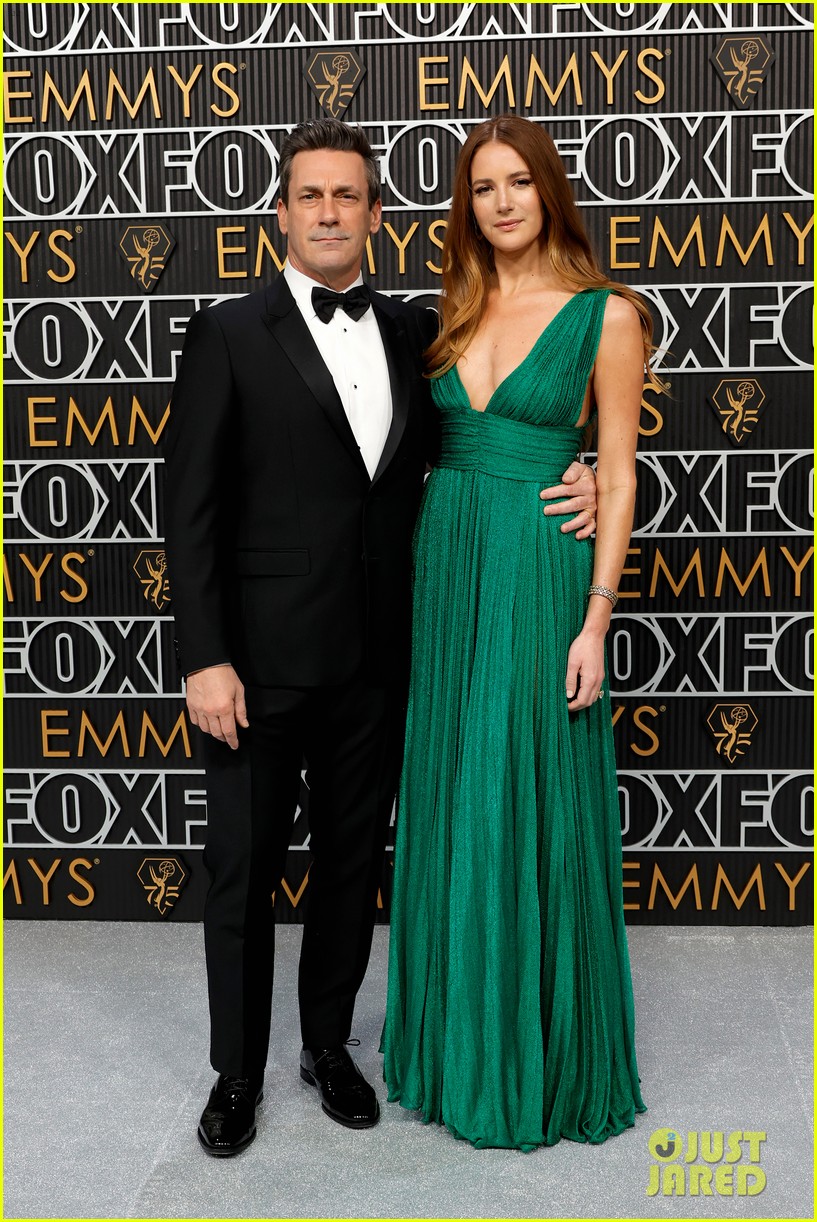 Jon Hamm Dancing Meme: 'Turn the Lights Off' Song Lyrics - Viral TikTok Trend Explained!: Photo ...