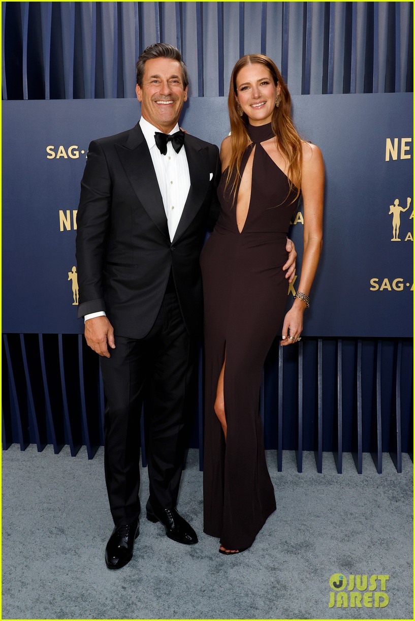 Jon Hamm Dancing Meme: 'Turn the Lights Off' Song Lyrics - Viral TikTok Trend Explained!: Photo ...