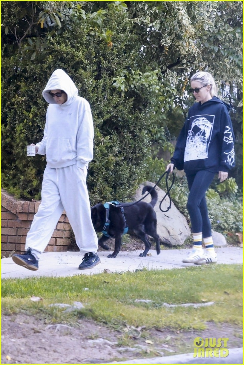 Kristen Stewart & Dylan Meyer Enjoy a Casual Morning Walk in Los Feliz ...