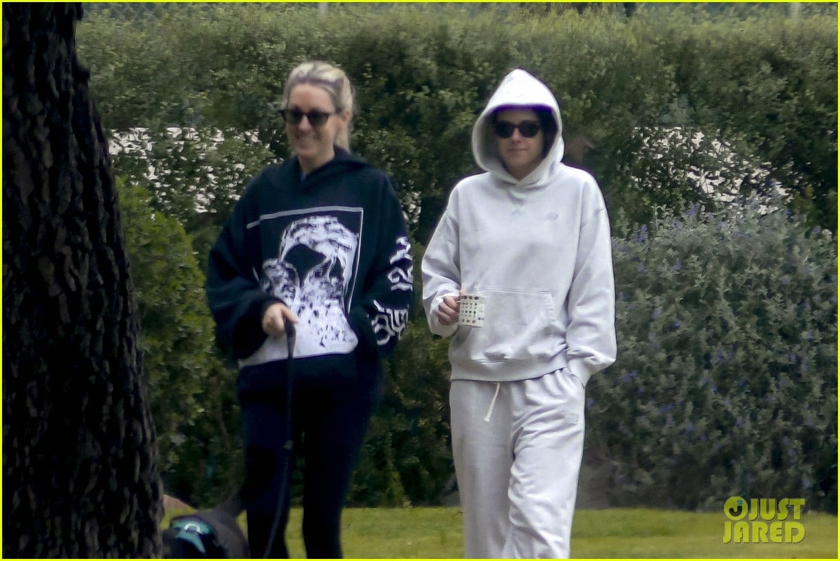 Kristen Stewart & Dylan Meyer Enjoy a Casual Morning Walk in Los Feliz ...