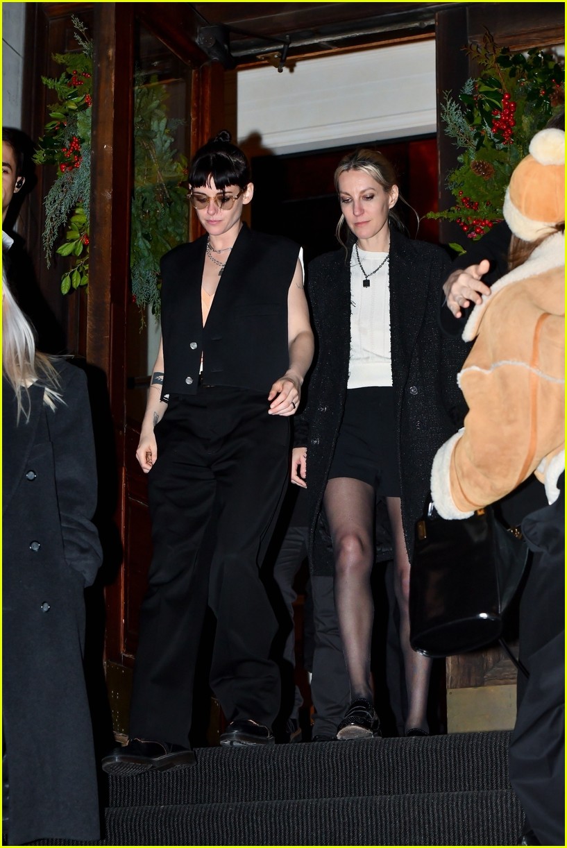 Kristen Stewart & Elle Fanning Double Date with Their Signficiant Others in NYC!: Photo 5250126 ...