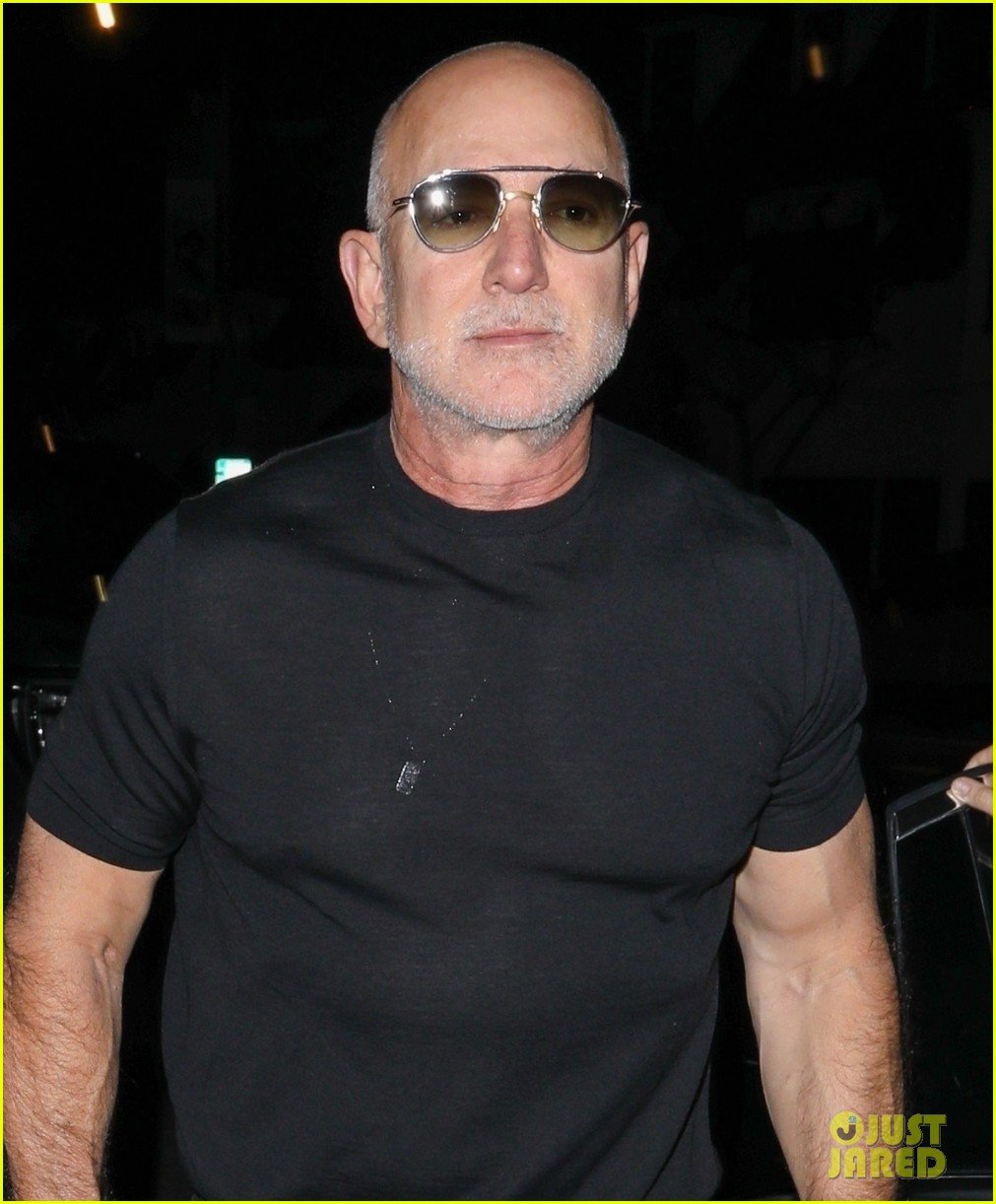 Jeff Bezos & Wife Lauren Sanchez Bezos Hold Hands on Date Night in L.A ...