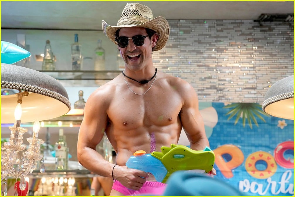 Lisa Vanderpump Talks New 'Vanderpump Rules' Cast, If Any of the OGs ...