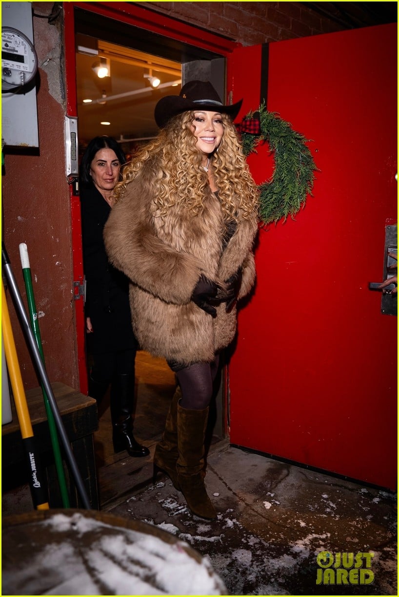 Mariah Carey Greets Fans & Enjoys Aspen in Glamorous Tiger-Print Coat ...