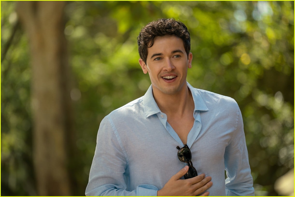 'People We Meet on Vacation' Trailer Shows Off Tom Blyth & Emily Bader's Amazing Chemistry ...