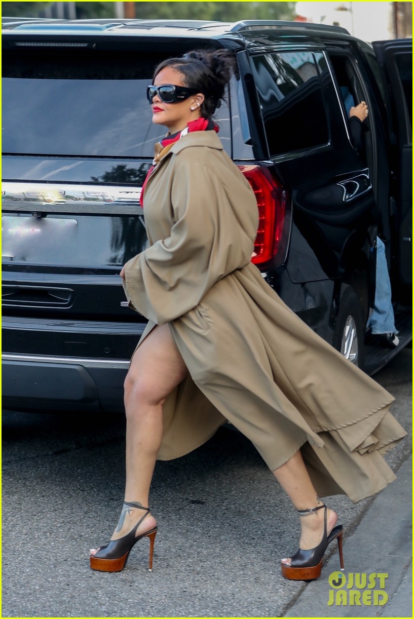 Rihanna Shows Off Major Leg While Running Errands in L.A.: Photo ...