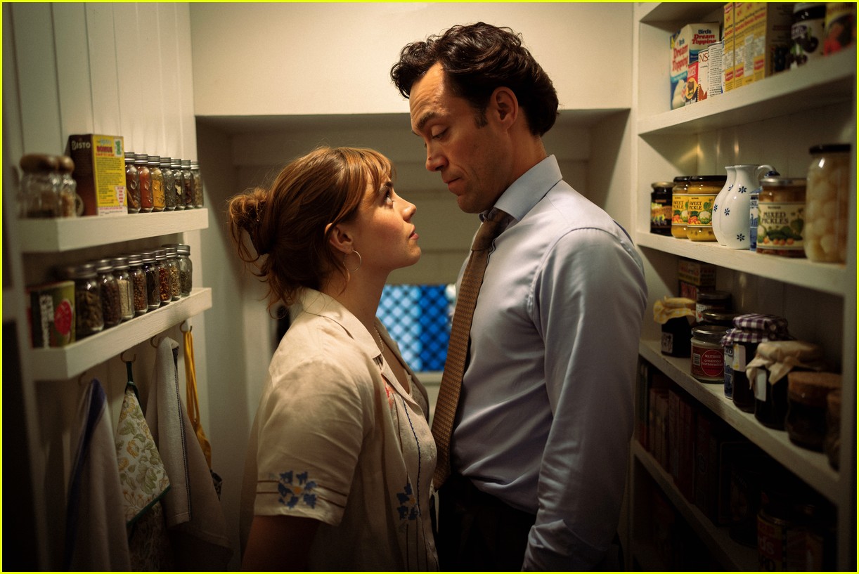 'Rivals' Season 2 Cast & First Look Photos Revealed for Hulu TV Show ...