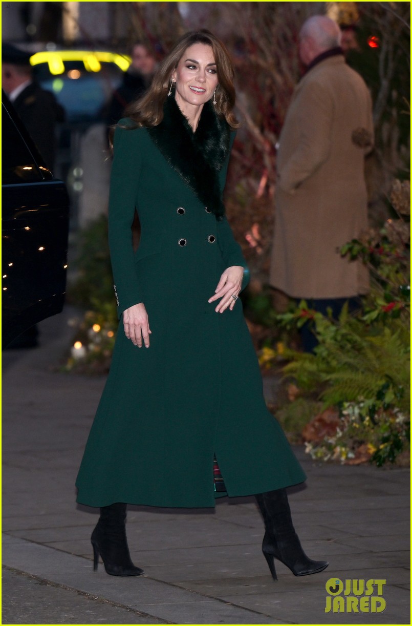 Kate Middleton, Prince Williams, & Their 3 Kids Attend Royal Christmas ...