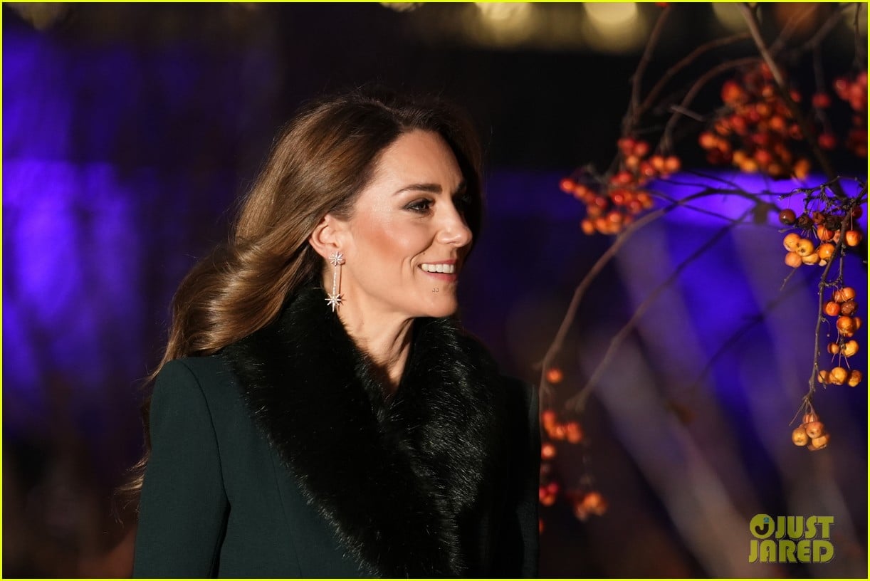 Kate Middleton, Prince Williams, & Their 3 Kids Attend Royal Christmas ...