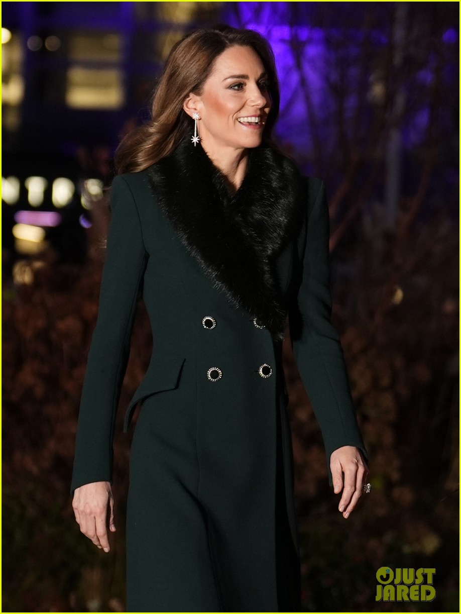 Kate Middleton, Prince Williams, & Their 3 Kids Attend Royal Christmas ...