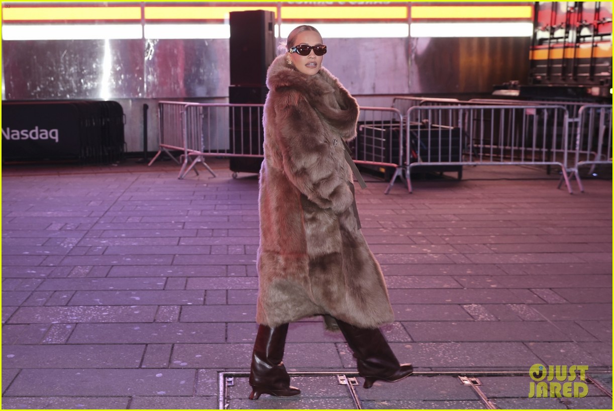 Ryan Seacrest & New Year's Eve Co-Host Rita Ora Prep for ABC's 'New ...