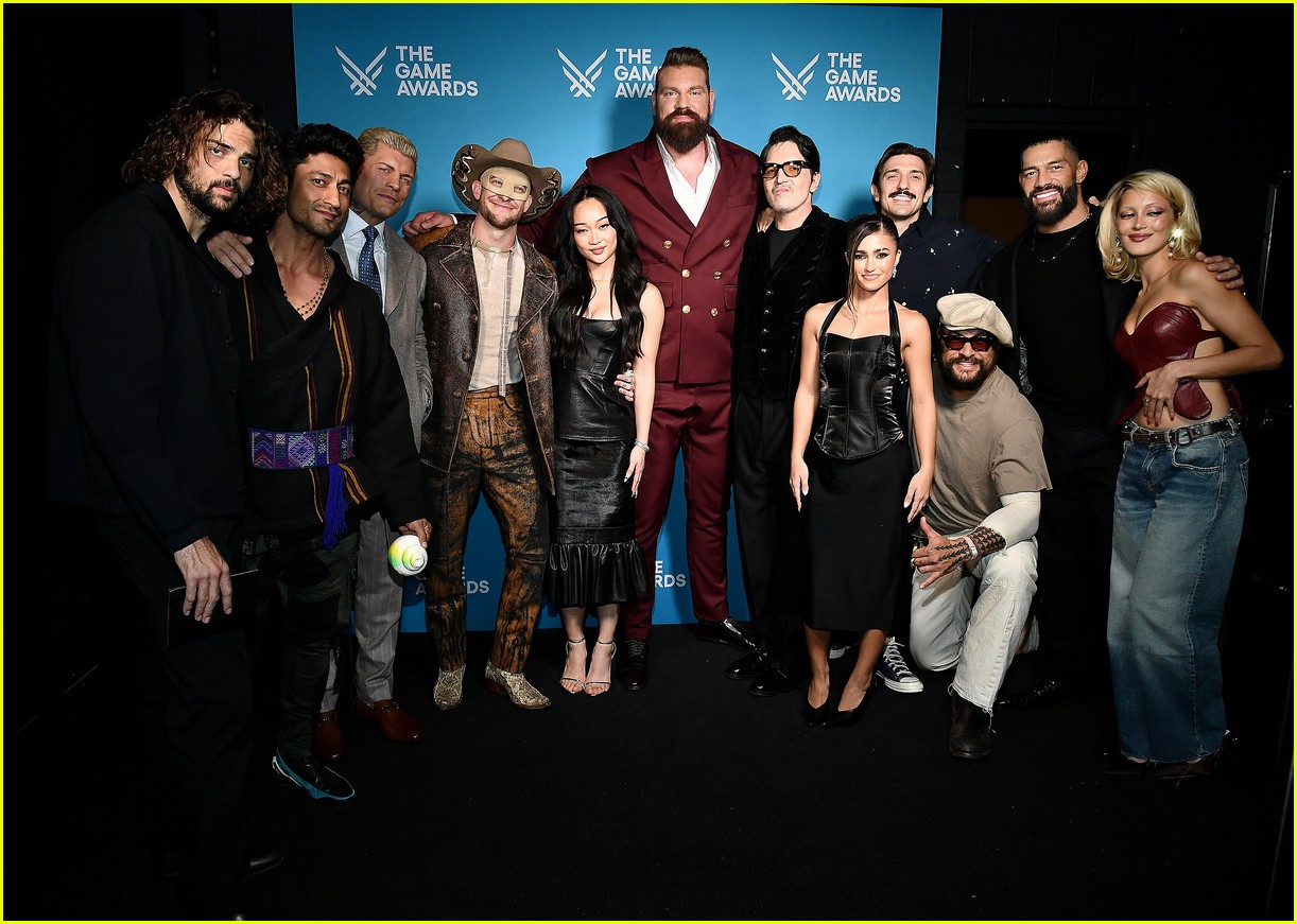 Noah Centineo Bares Muscles in Tank Top Alongside 'Street Fighter' Cast ...