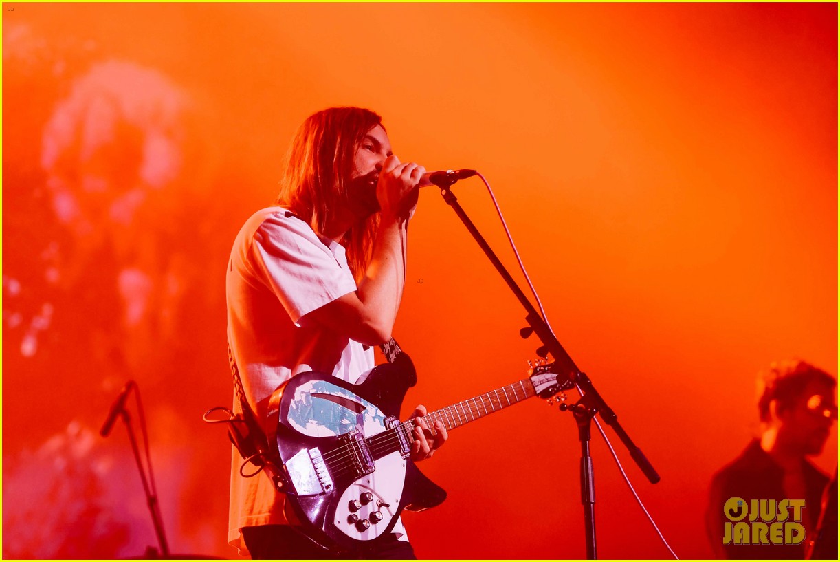 'Come On Superman, Say Your Stupid Line' Lyrics & Meaning: Tame Impala ...