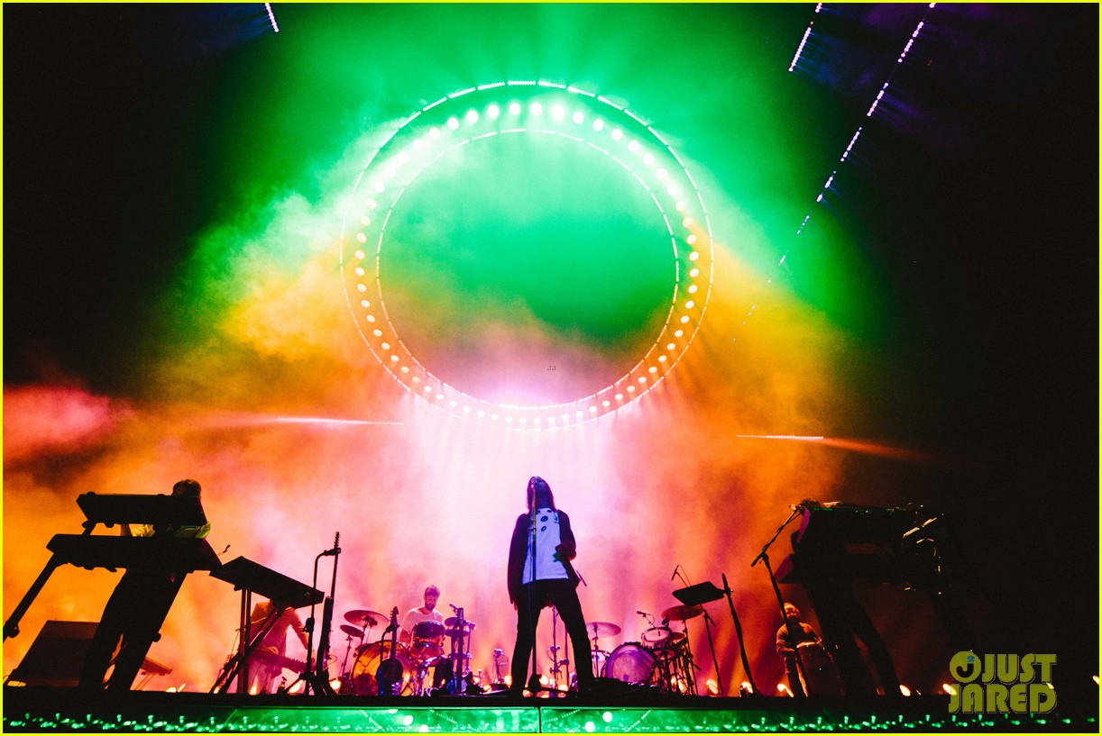 'Come On Superman, Say Your Stupid Line' Lyrics & Meaning: Tame Impala ...