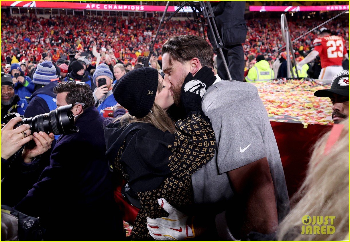 Travis Kelce Reveals the Best Gift He Ever Gave Taylor Swift: Photo ...