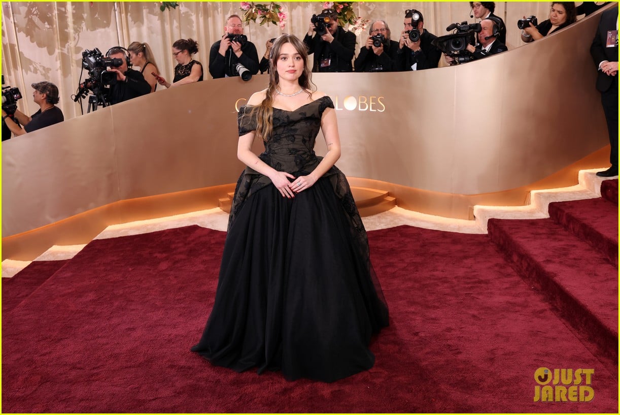 Who Is Aimee Lou Wood's Date at Golden Globes 2026? Meet Boyfriend Adam ...