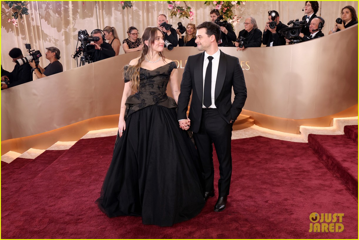 Who Is Aimee Lou Wood's Date at Golden Globes 2026? Meet Boyfriend Adam ...