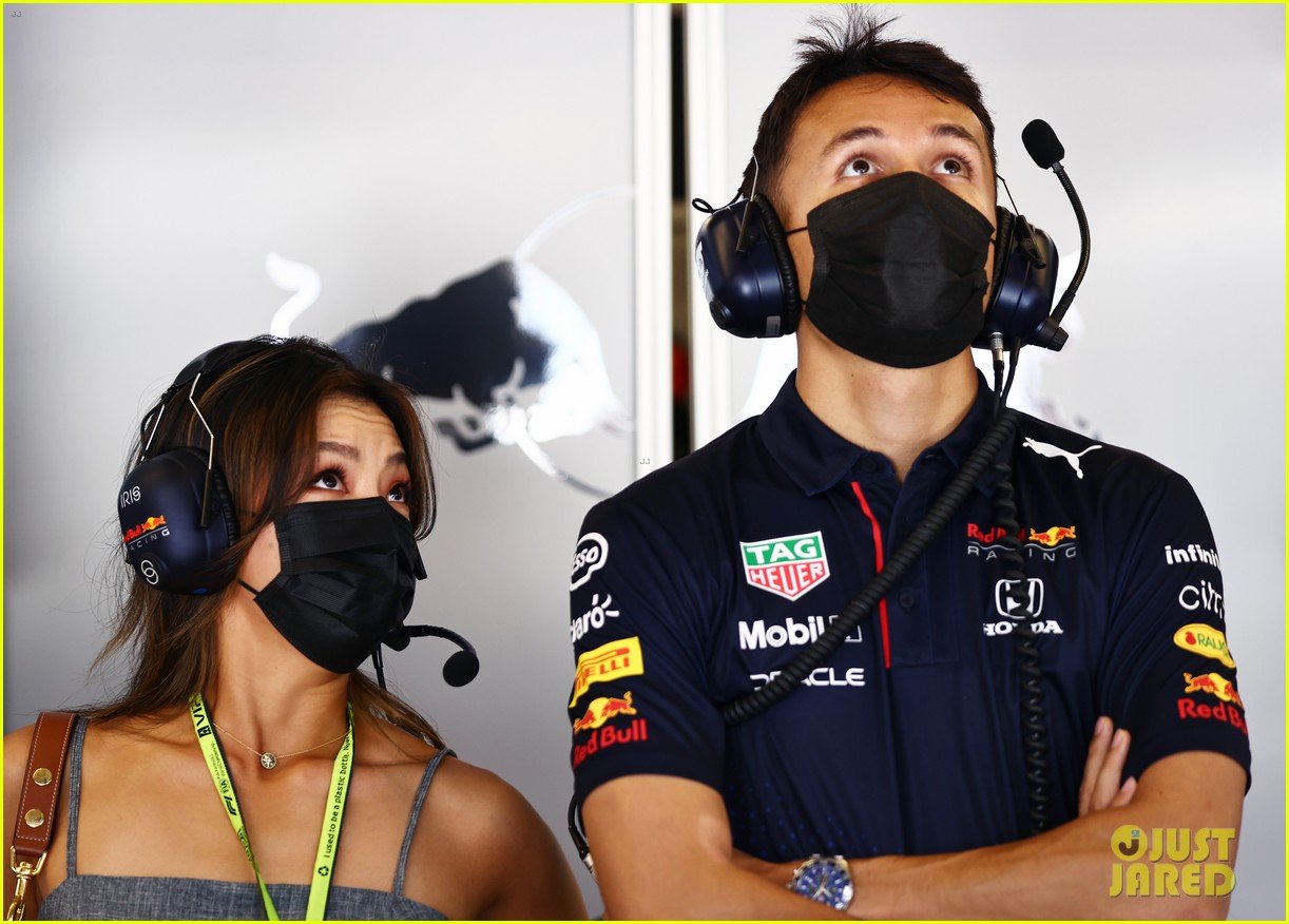 F1 Driver Alex Albon Is Engaged to Pro Golfer Lily Muni He - See the ...