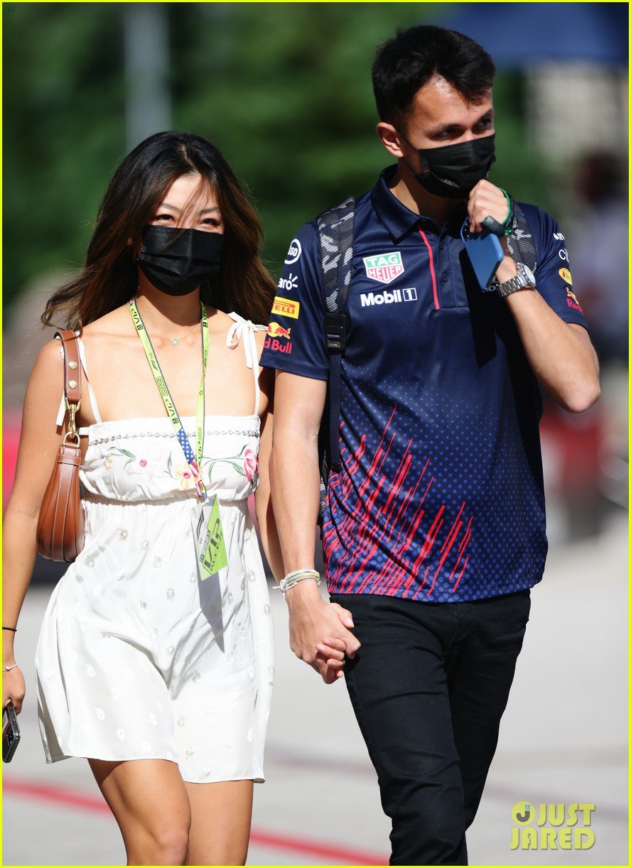 F1 Driver Alex Albon Is Engaged to Pro Golfer Lily Muni He - See the ...