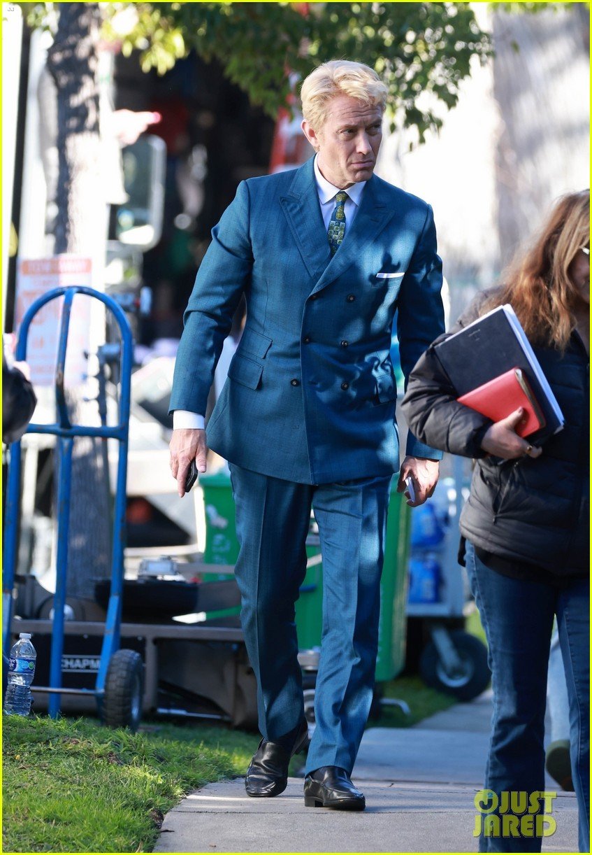 Jude Law & Andrew Garfield Spotted on Set as Siegfried & Roy for ...